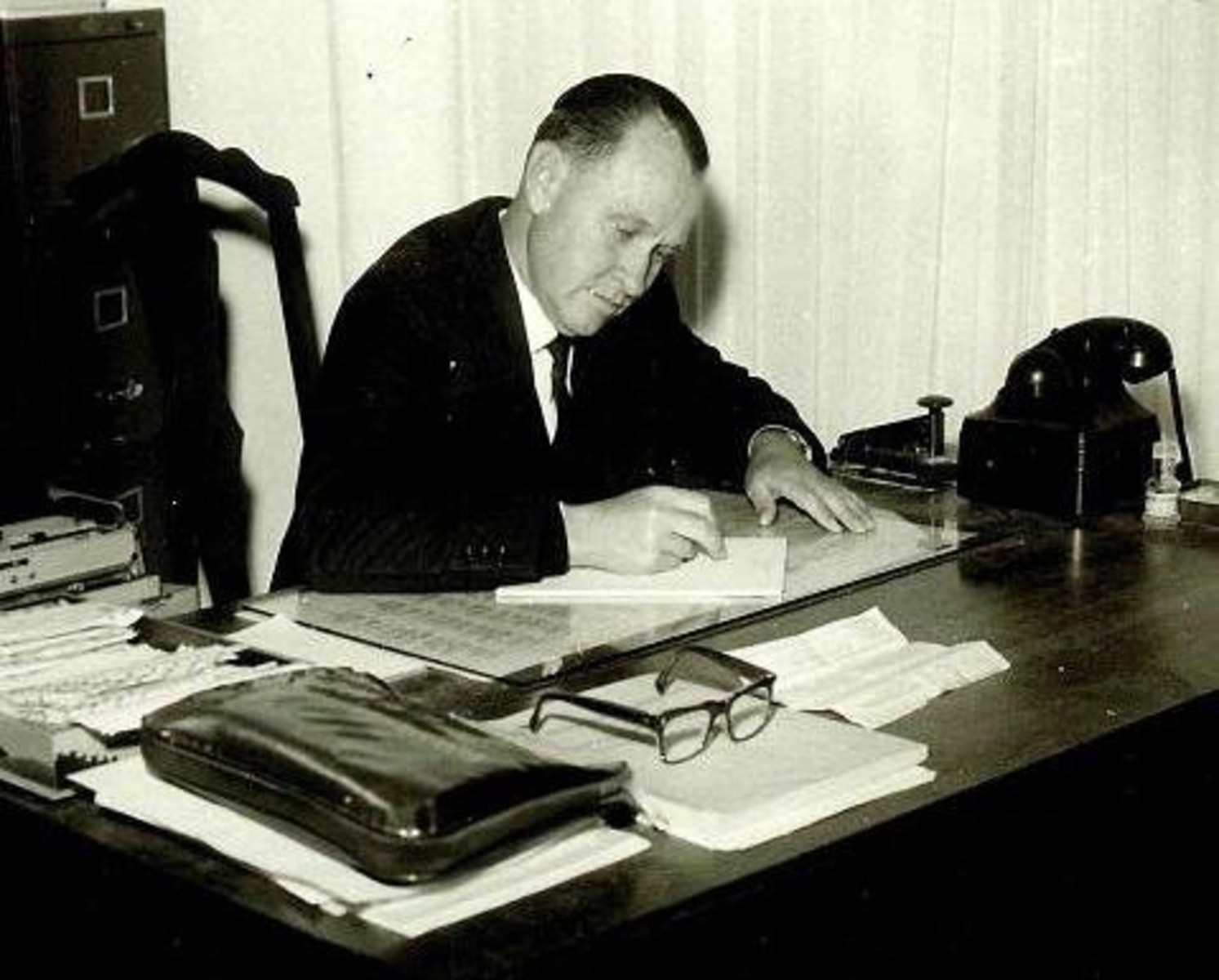 ESDA | Dassow, Arthur (1921–2009)